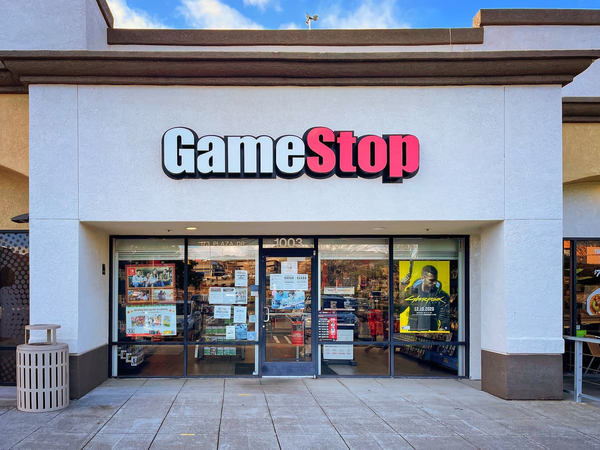 Крупная американская сеть GameStop закроет более 400 магазинов в США ...