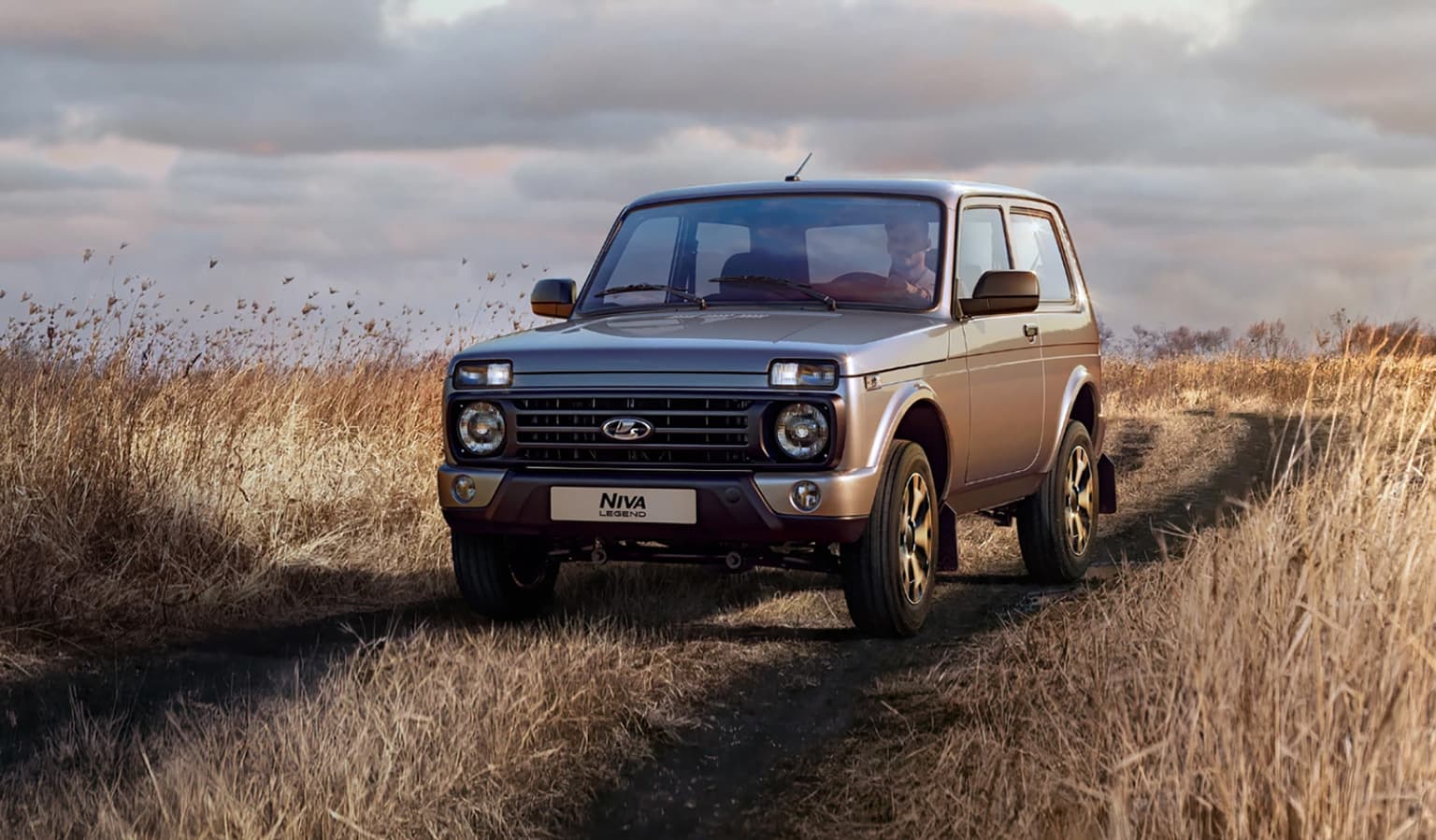 АвтоВАЗ рассказал, каким бензином надо заправлять Lada: не нужно ...