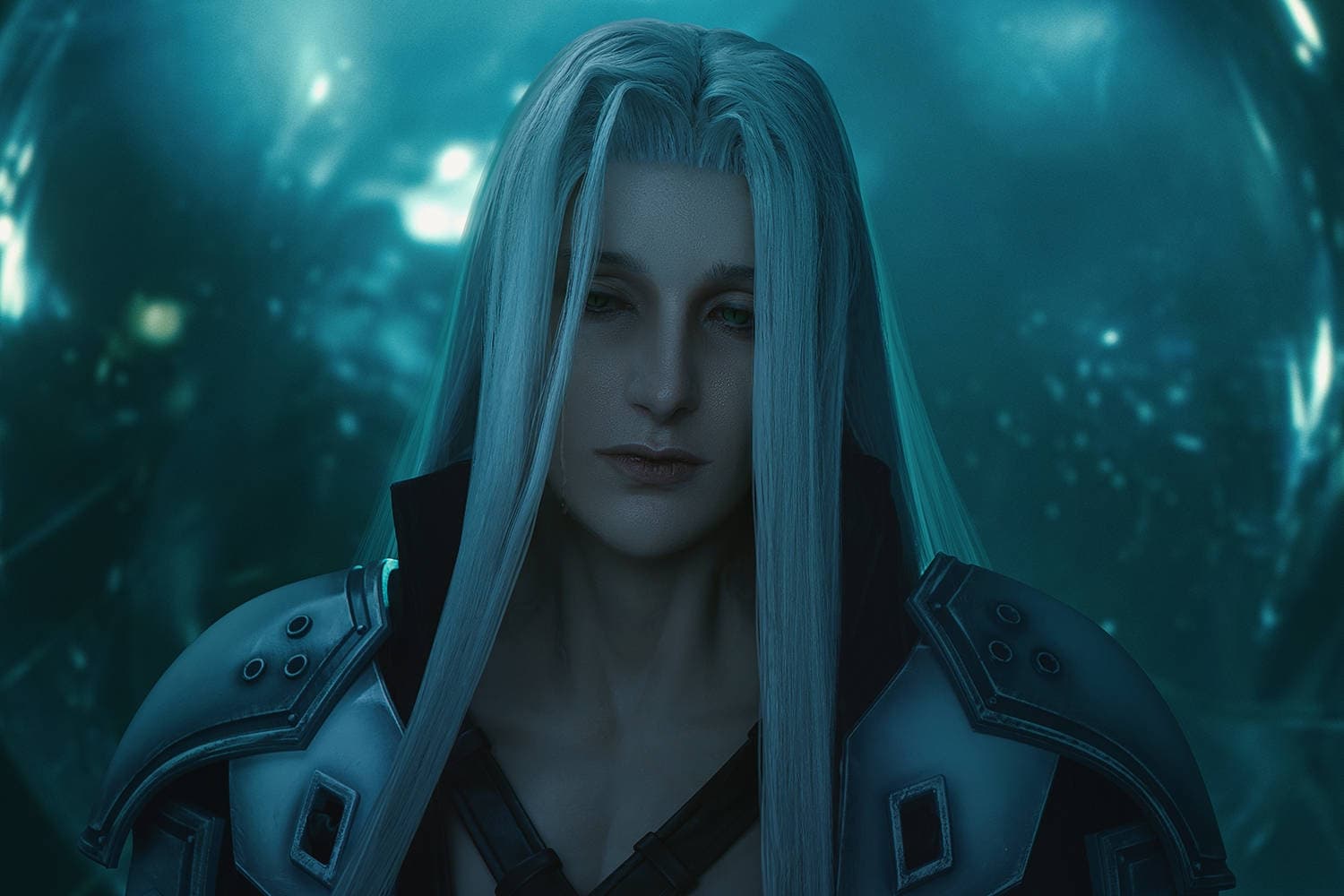 One-Winged Angel: Female Cosplayer Brings Sephiroth from Final Fantasy ...