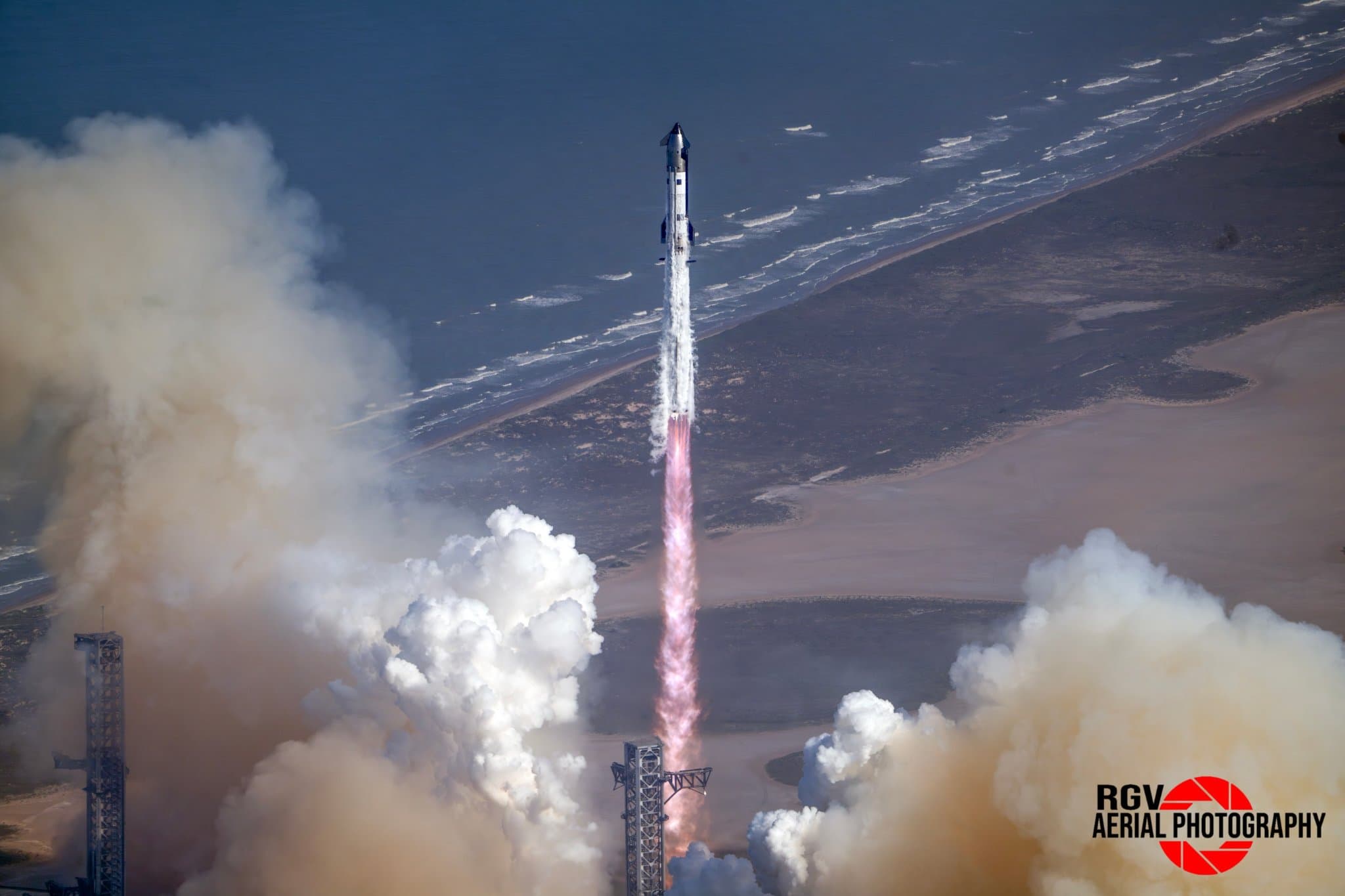 Первая в истории компания в ЦОД на орбите: SpaceX решала запустить ...