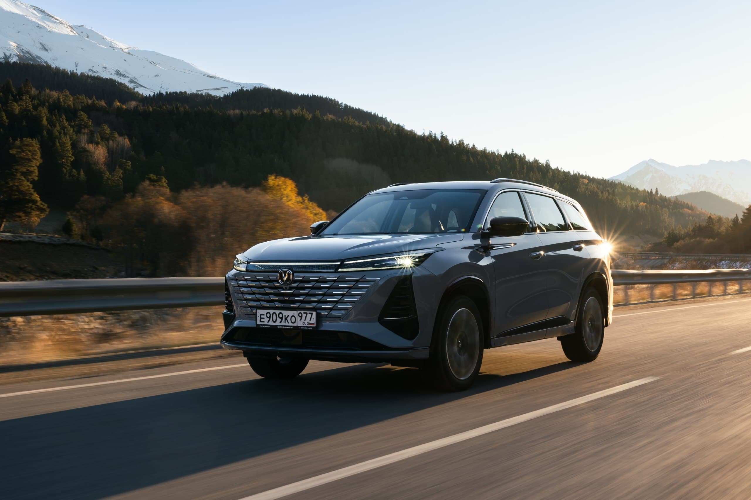 Просторный кроссовер с 8-ступенчатым «автоматом» Aisin и мощным мотором ...