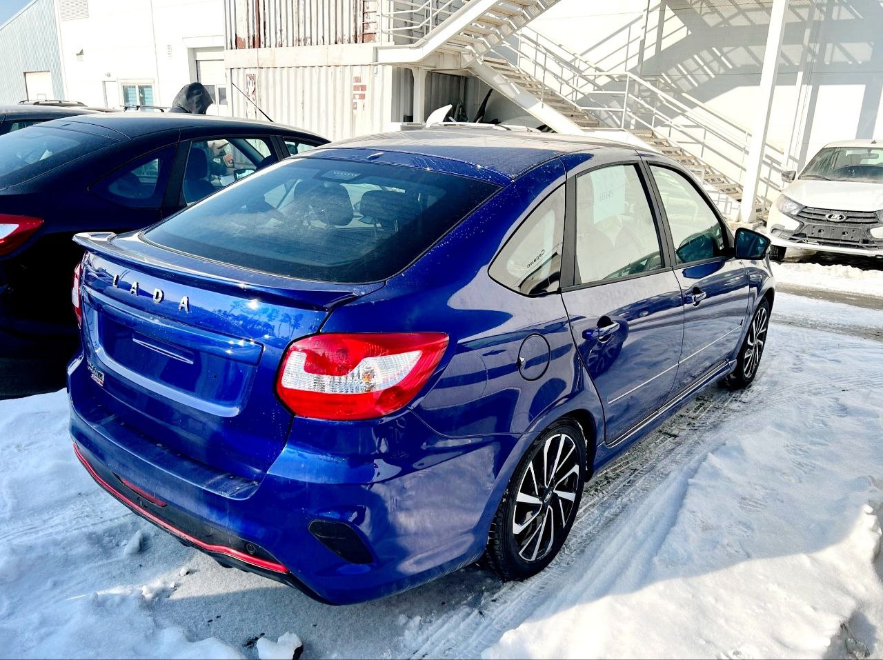 LADA Introduces New "Captain" Color for Vesta, Granta, and Largus