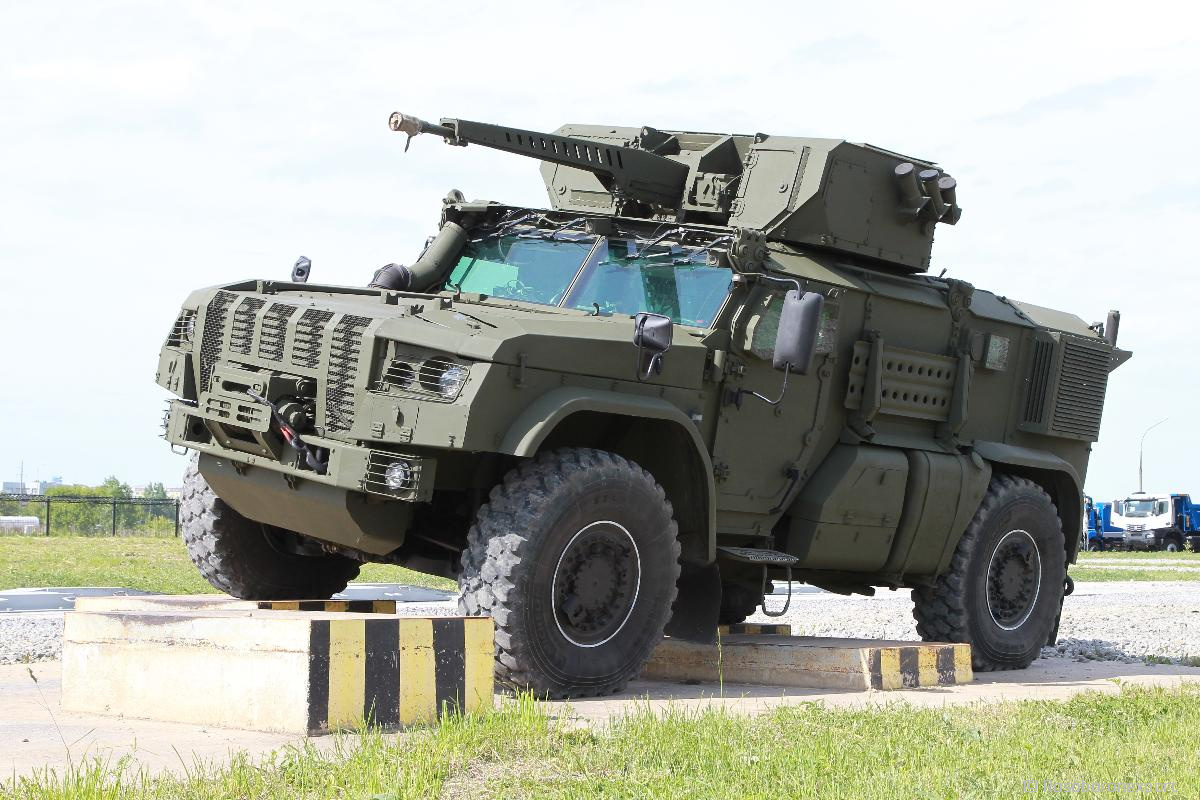 Del cielo al combate: el vehículo blindado K-4386 "Tifón-VDV" con ...